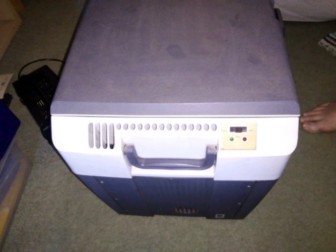 Halfords electric coolbox / hotbox 12 or 240v 28 litre | Ex-Display ...